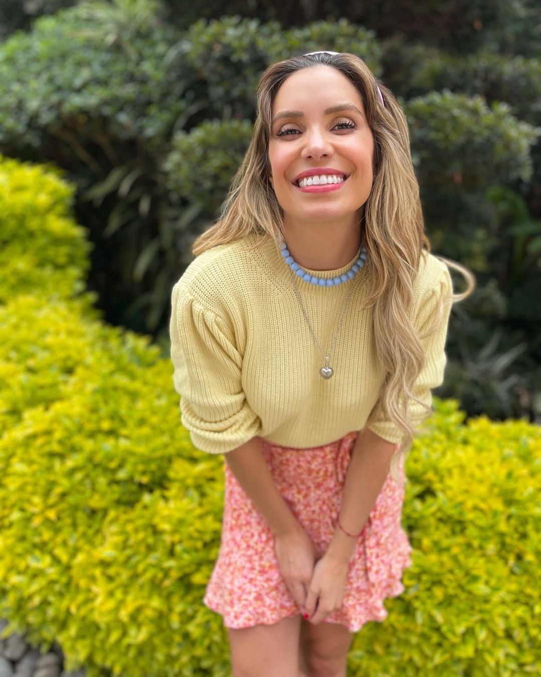 Divina en traje de baño, Andrea Escalona posa sobre las rocas en la ...
