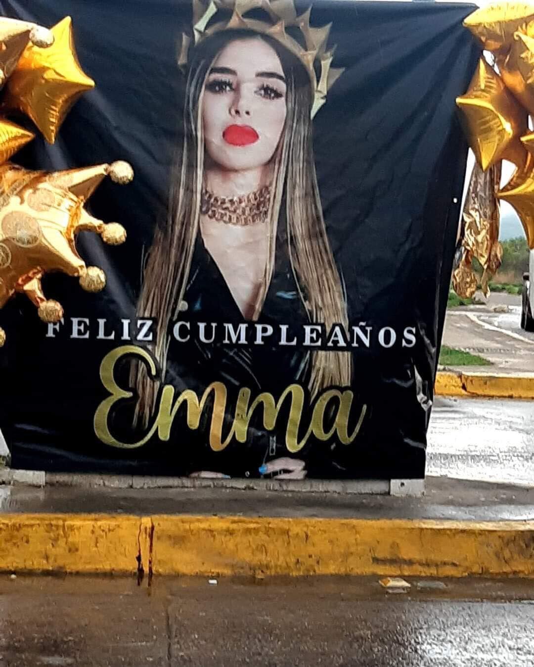 Con banda, vendedor de dulces celebra el cumpleaños de Emma Coronel en ...