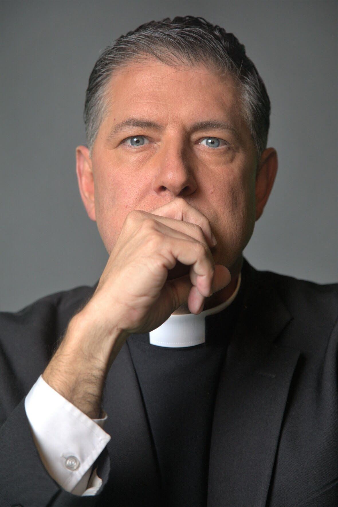 Padre Alberto regresa con su programa “Hablando claro” | En El Radar