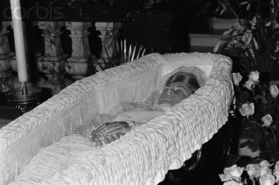 7 famosos que tuvieron funerales con ataúd abierto | En El Radar
