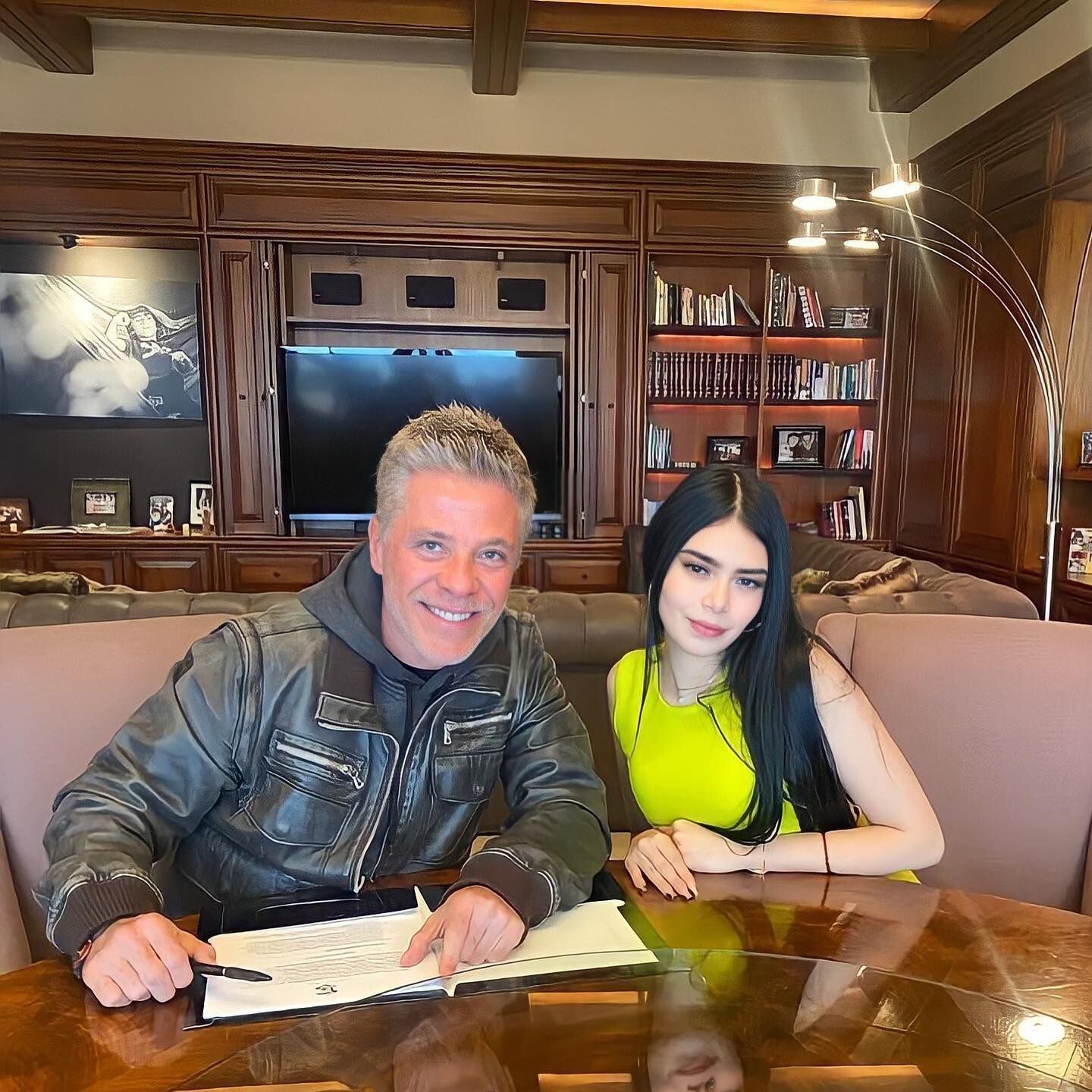 ¿Irlanda Valenzuela firmó contrato musical con nueva disquera? | En El ...