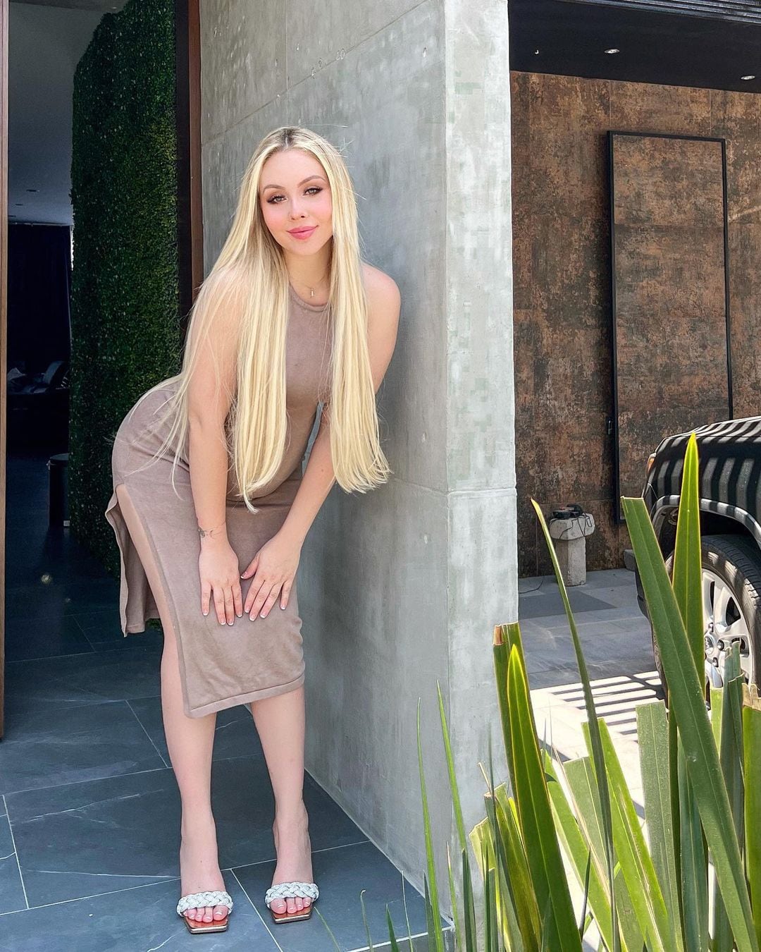 Maya Nazor presume su pancita de embarazo con pequeño bikini | En El Radar