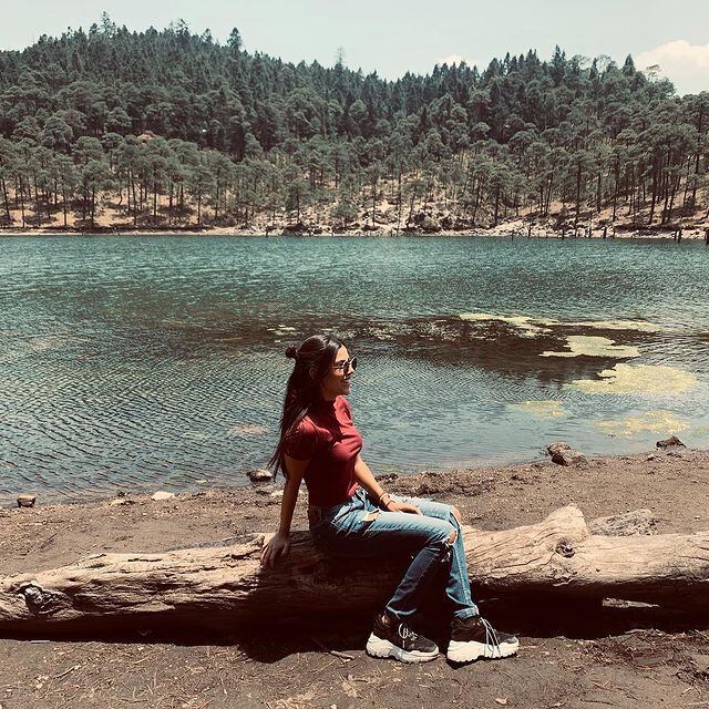 Daniela Berriel resalta sus curvas con diminuto bikini en las playas de California | En El Radar