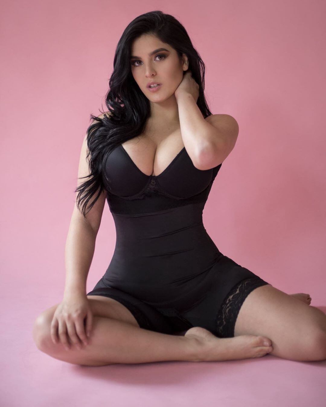 ¡En Curvyland!: Curvy Zelma enamora a sus seguidores con su prominente escote | En El Radar
