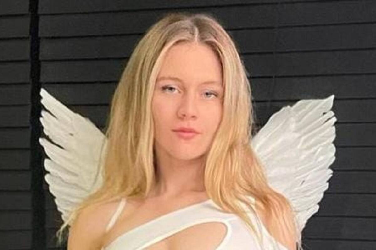 Vera Dijkmans Luce Sus Espectaculares Piernas Con Sensuales Medias De