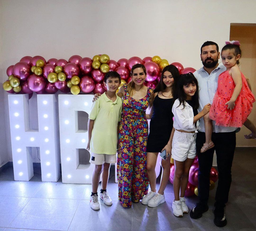 Karla Panini Llama Payaso Y Vividor Al Hijo De Karla Luna La única