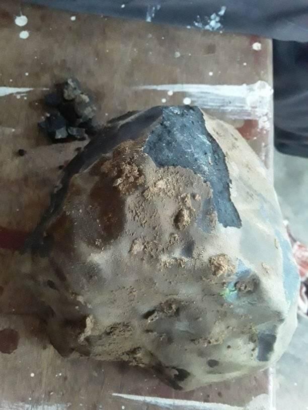 Cae meteorito en casa de hombre en Indonesia; lo vende y lo estafan ...