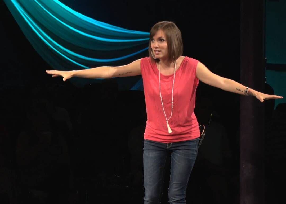 Ella es Nikole Mitchell, la pastora que 'colgó el hábito' para unirse a ...